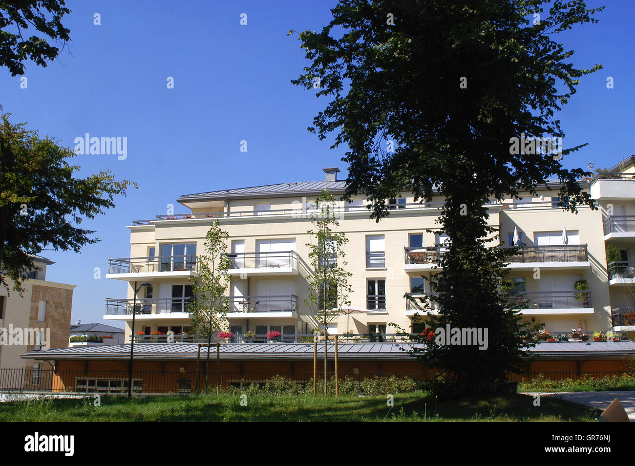 New building newly completed Stock Photo - Alamy