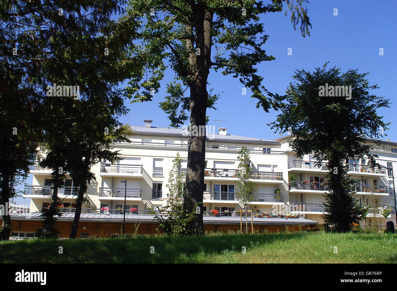 New building newly completed Stock Photo - Alamy