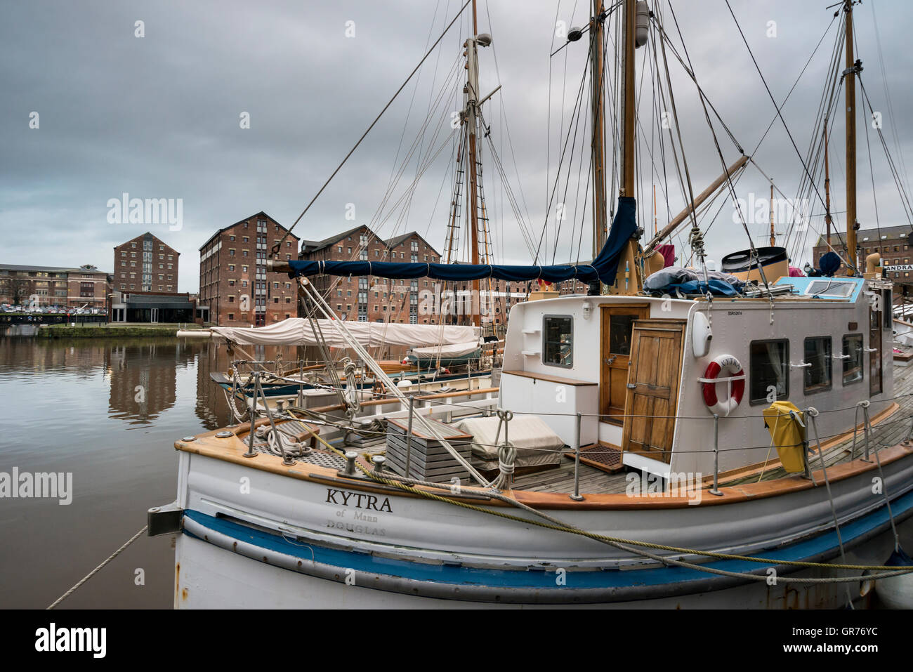 Ship building docks hi-res stock photography and images - Alamy