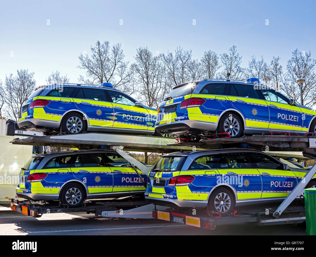 Police busses hi-res stock photography and images - Alamy