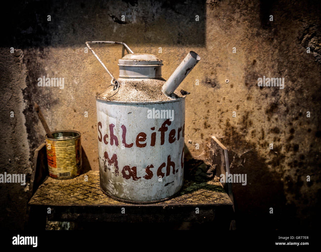 An old pot hi-res stock photography and images - Alamy