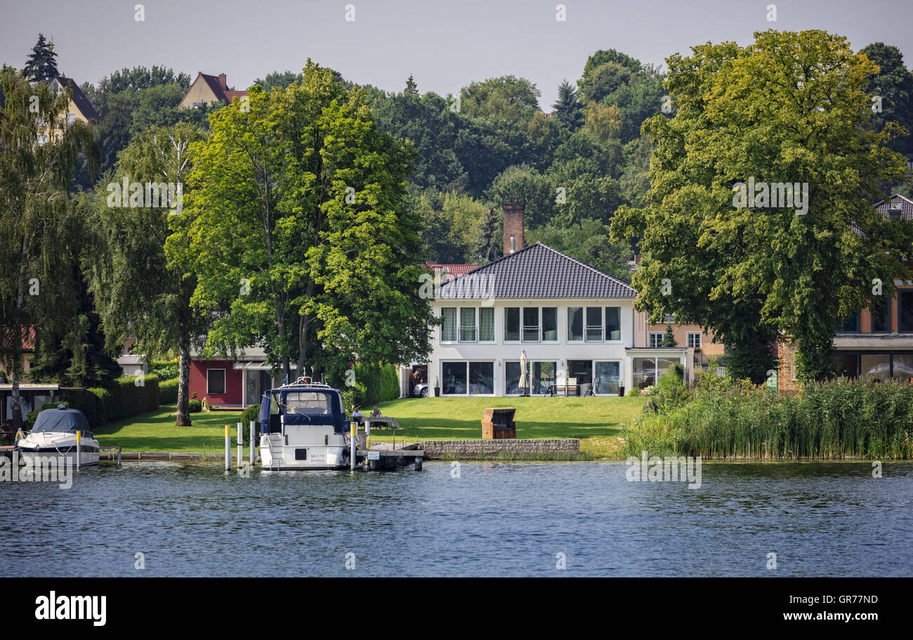 Living At The Lake Stock Photo - Alamy
