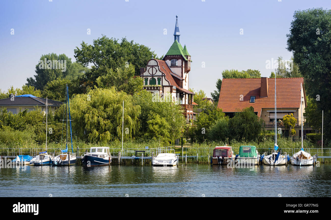 Living At The Lake Stock Photo - Alamy