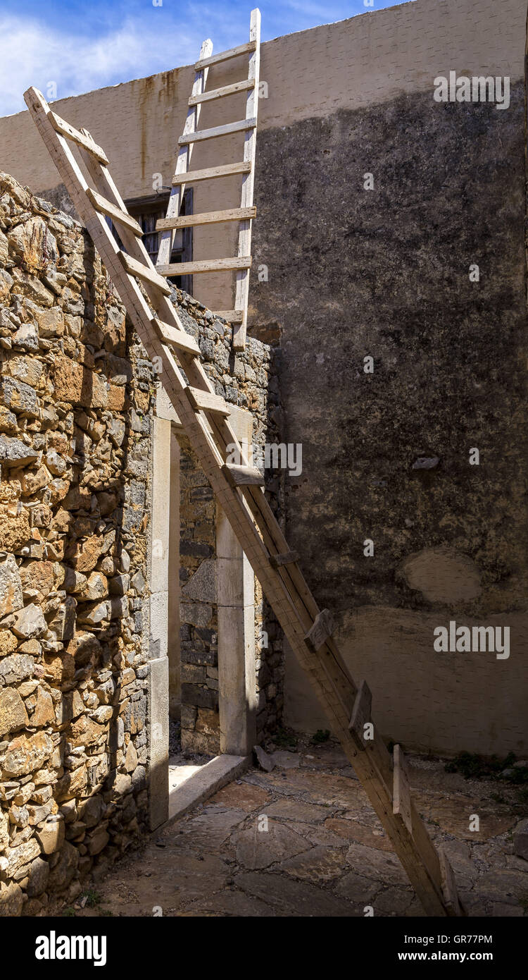 Desperate to escape hi-res stock photography and images - Alamy