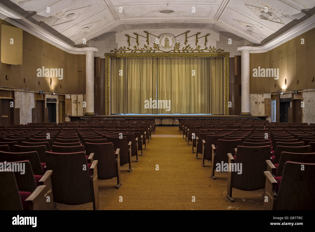 Old cinema hi-res stock photography and images - Alamy