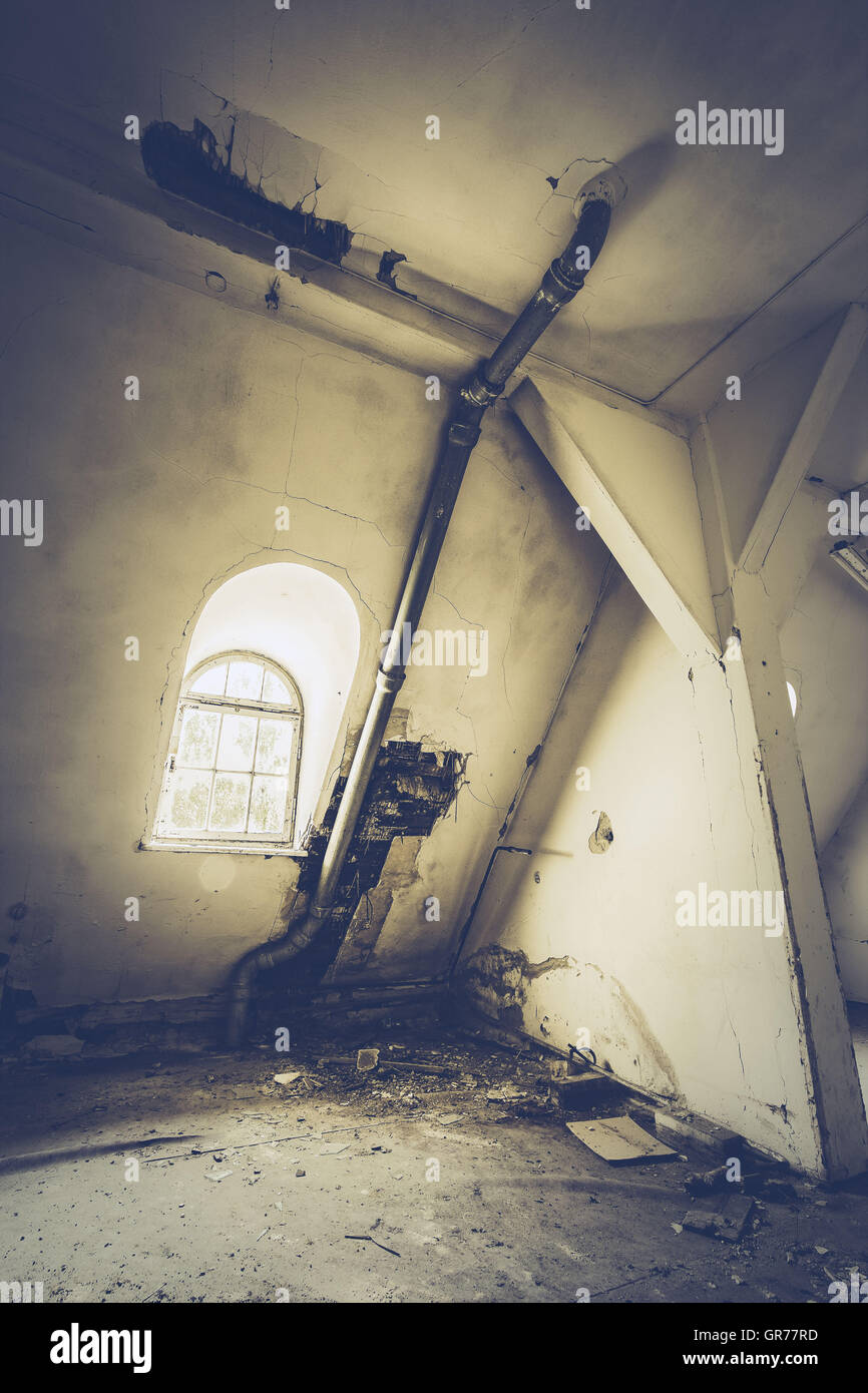 Construct poor building hi-res stock photography and images - Alamy