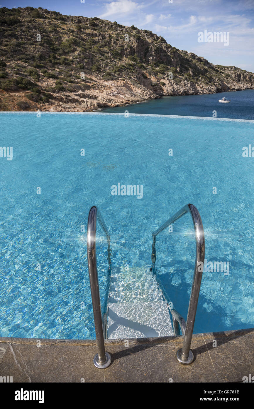 Swimmingpool hi-res stock photography and images - Alamy