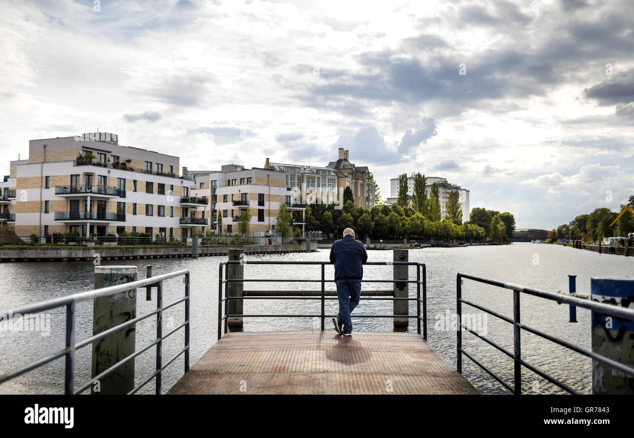 Waiting railing hi-res stock photography and images - Alamy