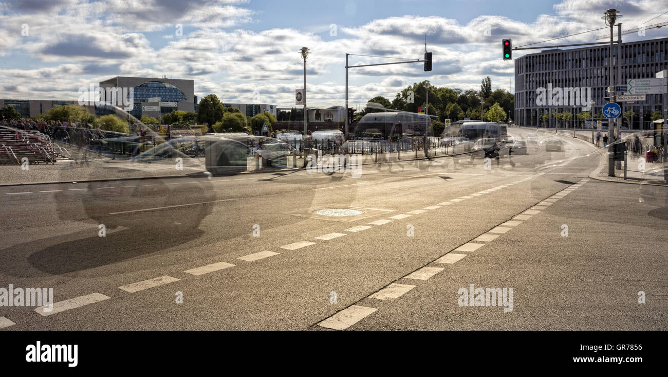 Intersection roadway traffic signs hi-res stock photography and images ...