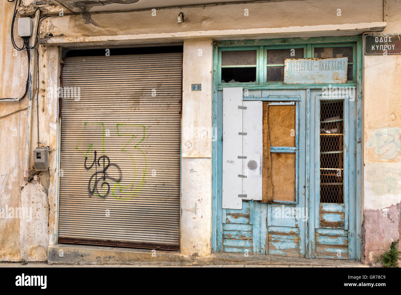 Ramshackle structures hi-res stock photography and images - Alamy