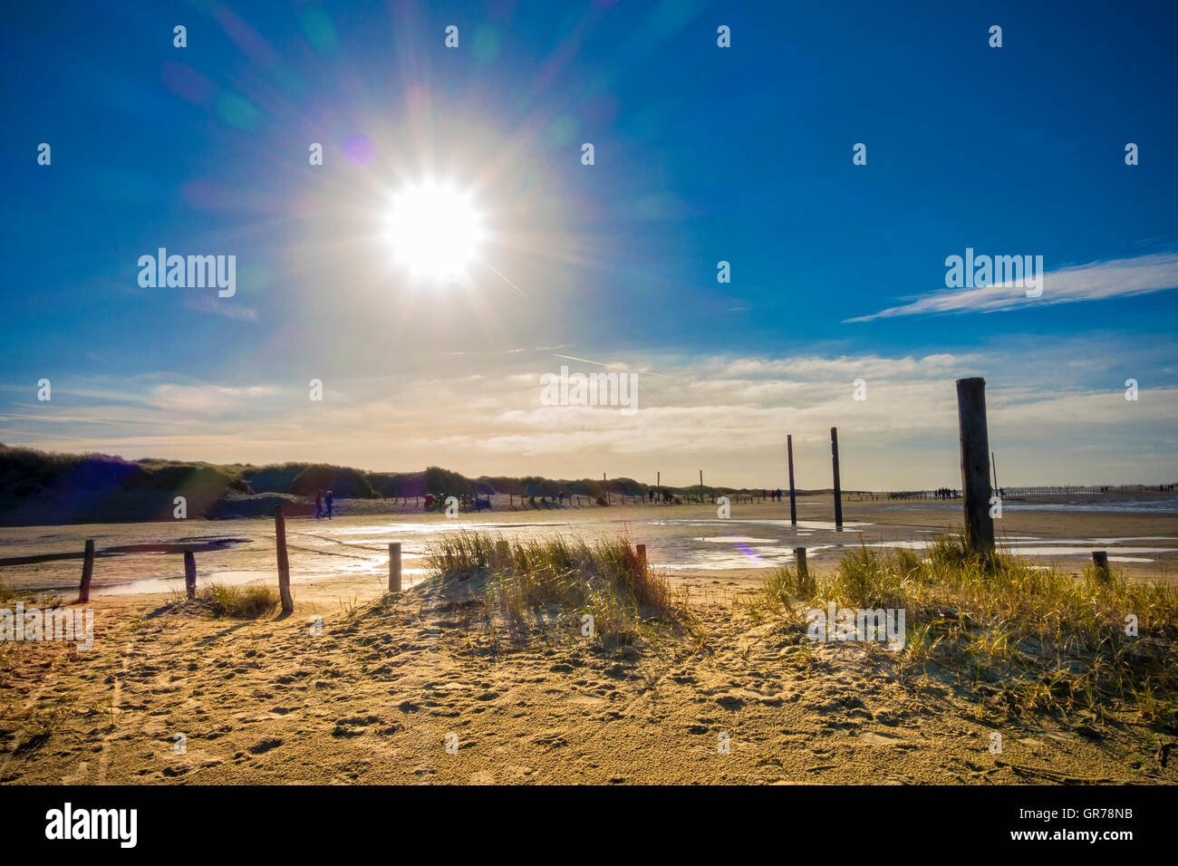 Midday sun sea hi-res stock photography and images - Alamy
