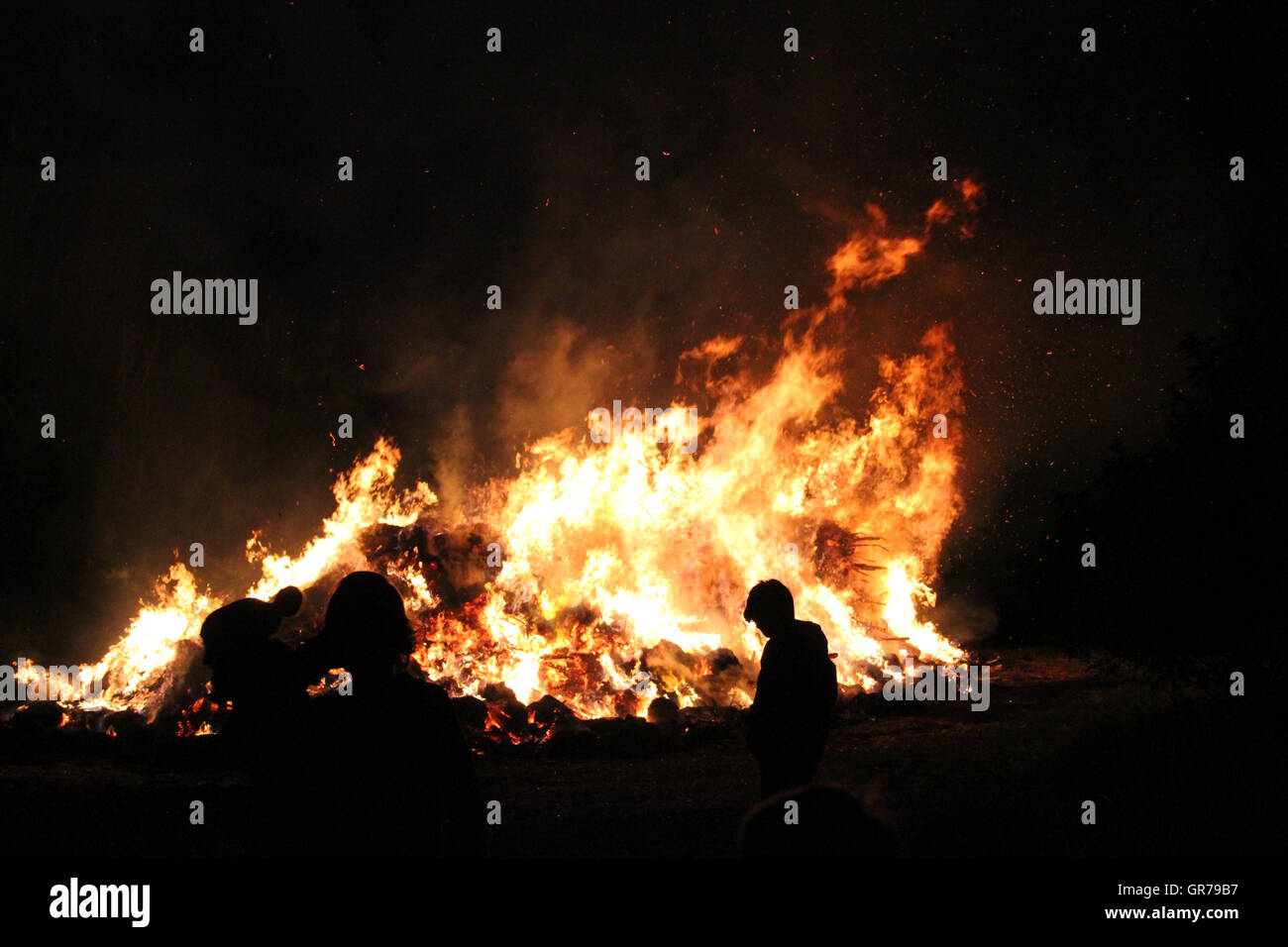 Overnight fire hi-res stock photography and images - Alamy