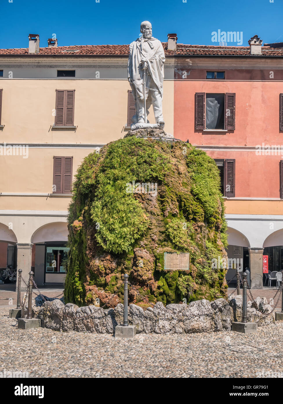 City square in Iseo Village at lake Iseo in Italy Stock Photo - Alamy