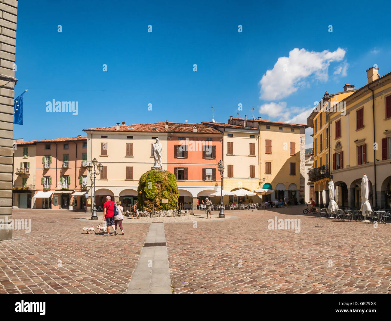 City square in Iseo Village at lake Iseo in Italy Stock Photo - Alamy