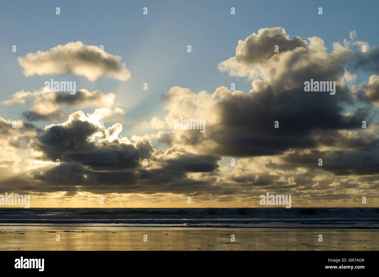 Wet sand shapes hi-res stock photography and images - Alamy