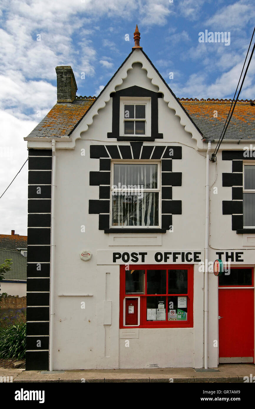 Mullion, Lizard Peninsulina, Post Office, Cornwall, Southwest England ...