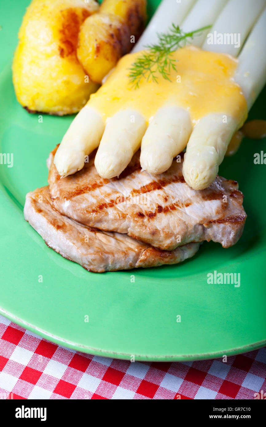 Steak asparagus potato hi-res stock photography and images - Alamy