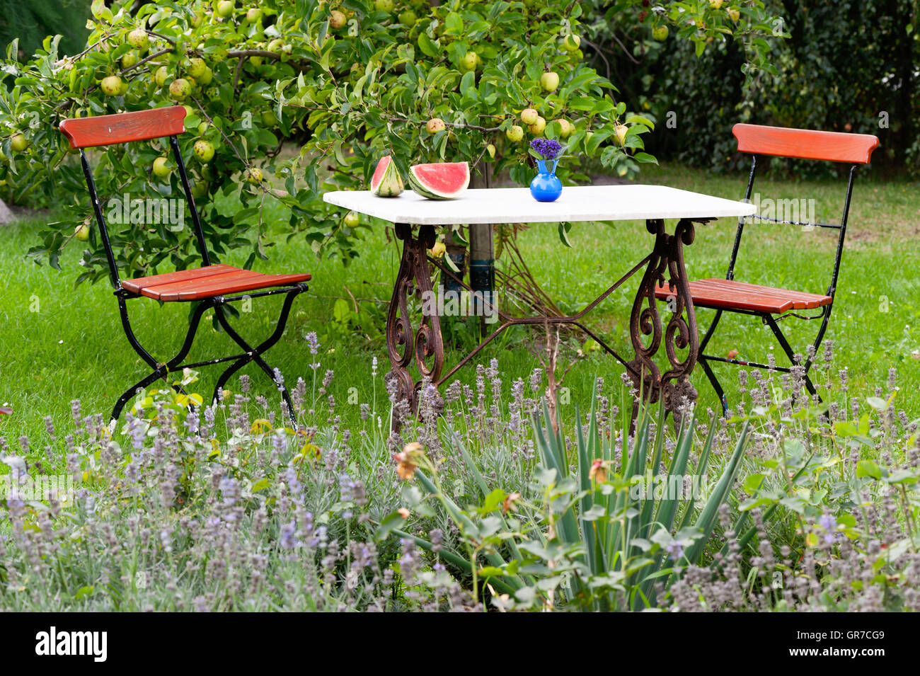 Classical garden hi-res stock photography and images - Alamy