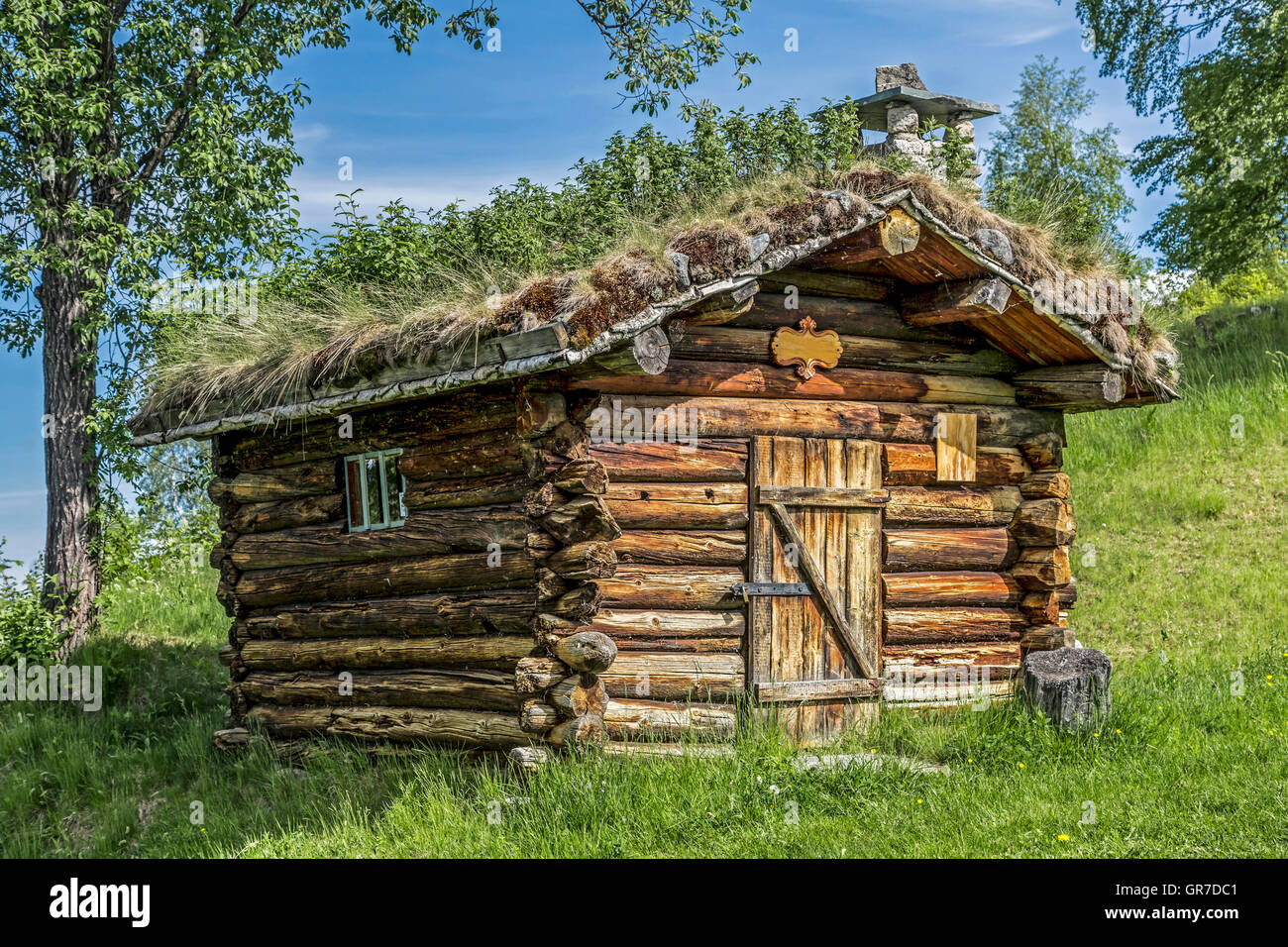 Small Wooden Barn High Resolution Stock Photography and Images - Alamy