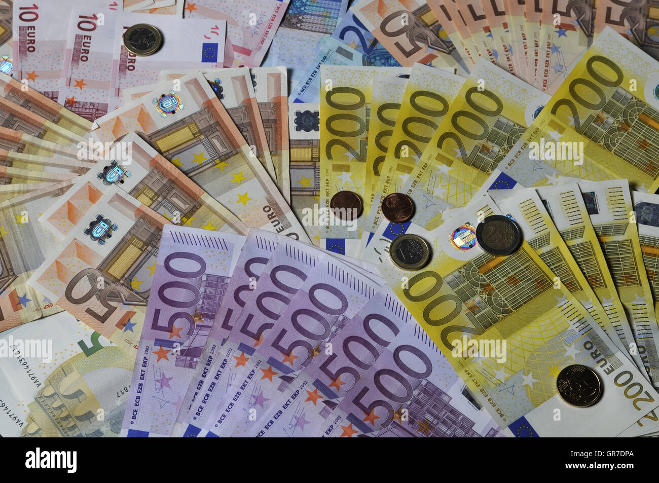 200 and 500 euro bills hi-res stock photography and images - Alamy
