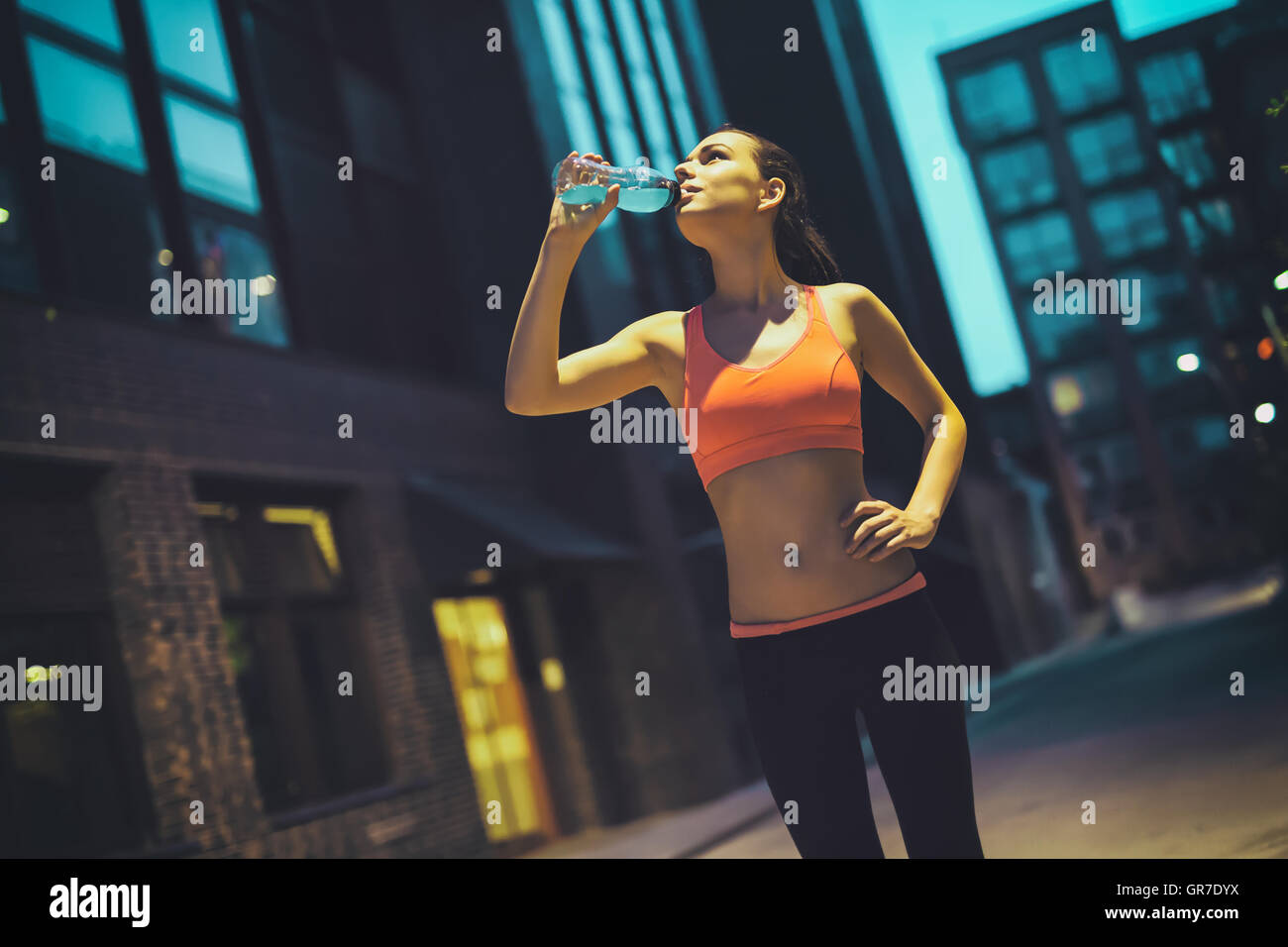 Night workout hi-res stock photography and images - Alamy