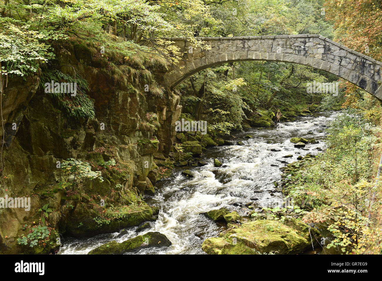 Building stone bridges hi-res stock photography and images - Alamy