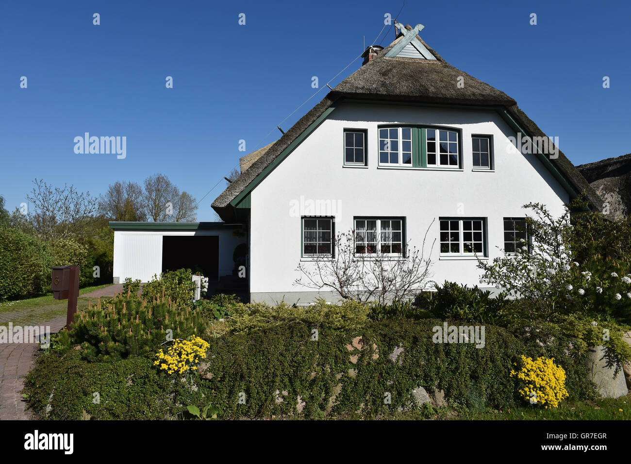 Detached house hi-res stock photography and images - Alamy