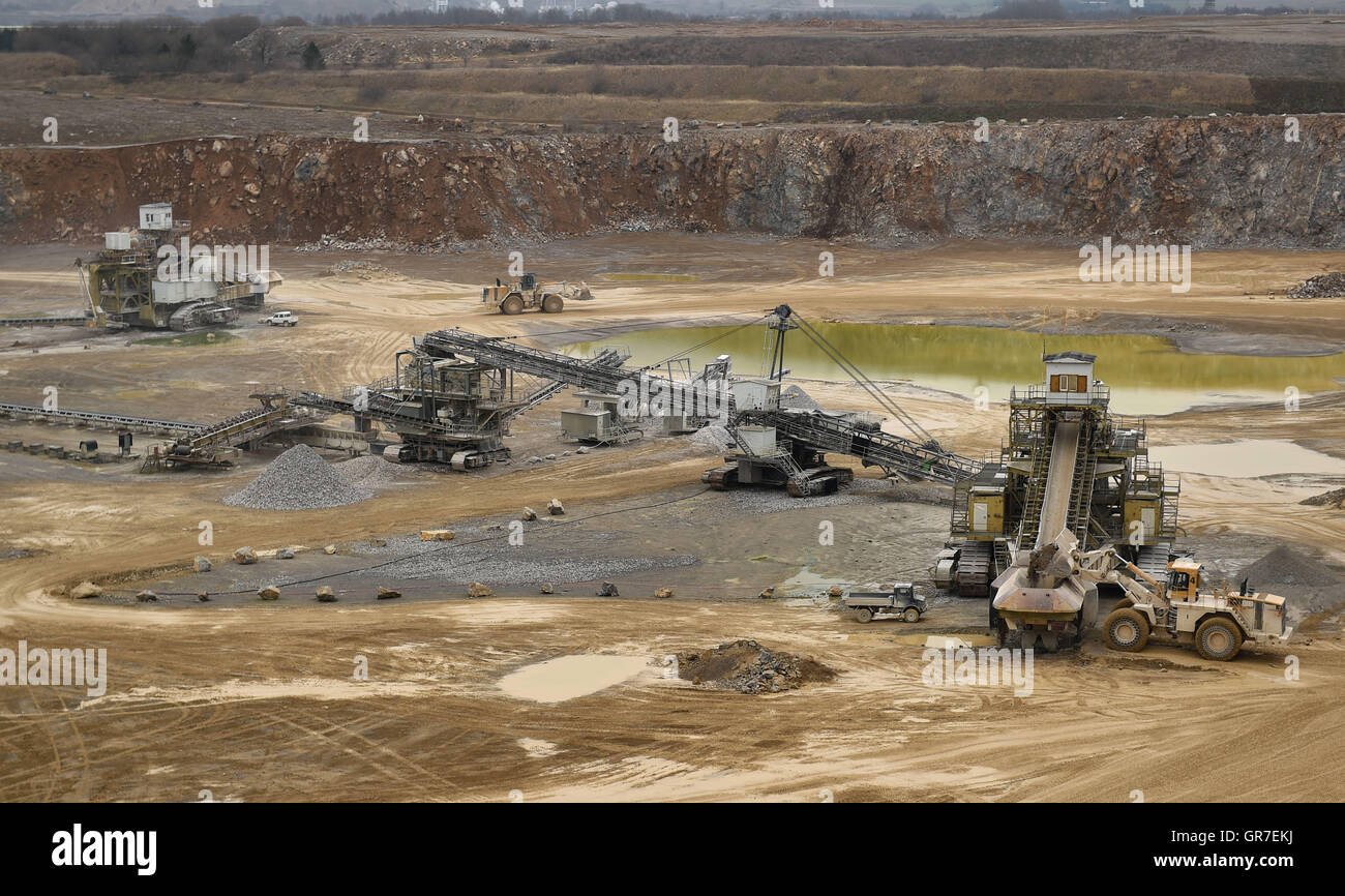 Limestone quarry conveyor belt hi-res stock photography and images - Alamy