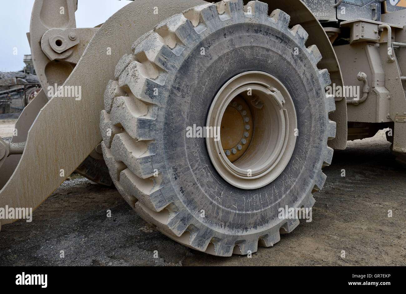 Frontend loader hi-res stock photography and images - Alamy