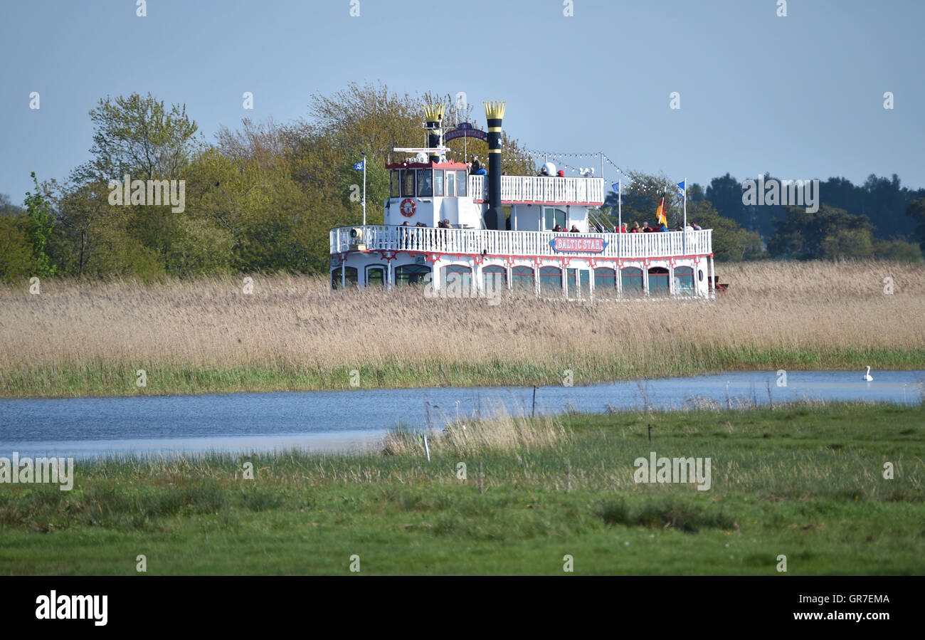 Paddlewheel hi-res stock photography and images - Alamy
