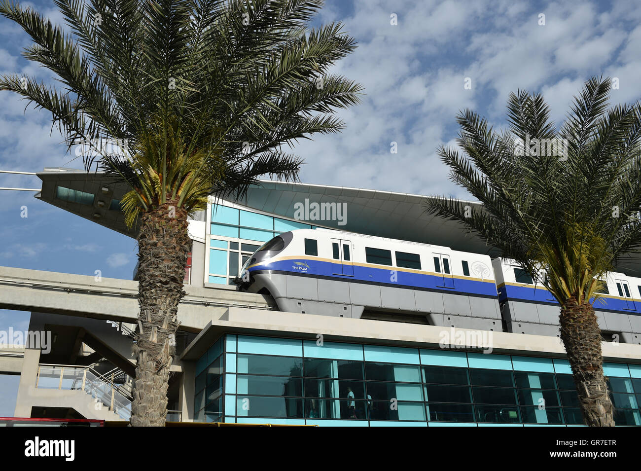 Dubai palm jumeirah monorail hi-res stock photography and images - Alamy