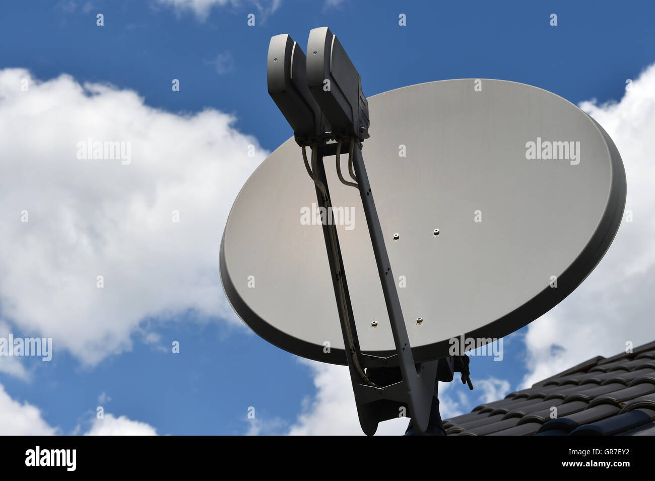 Dish antenna design hi-res stock photography and images - Alamy