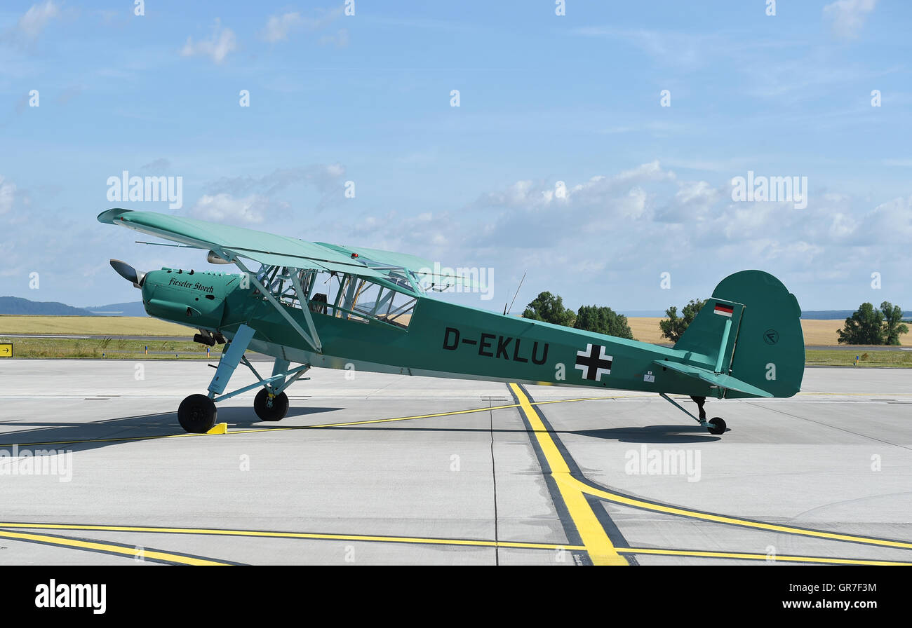 Fieseler storch hi-res stock photography and images - Alamy