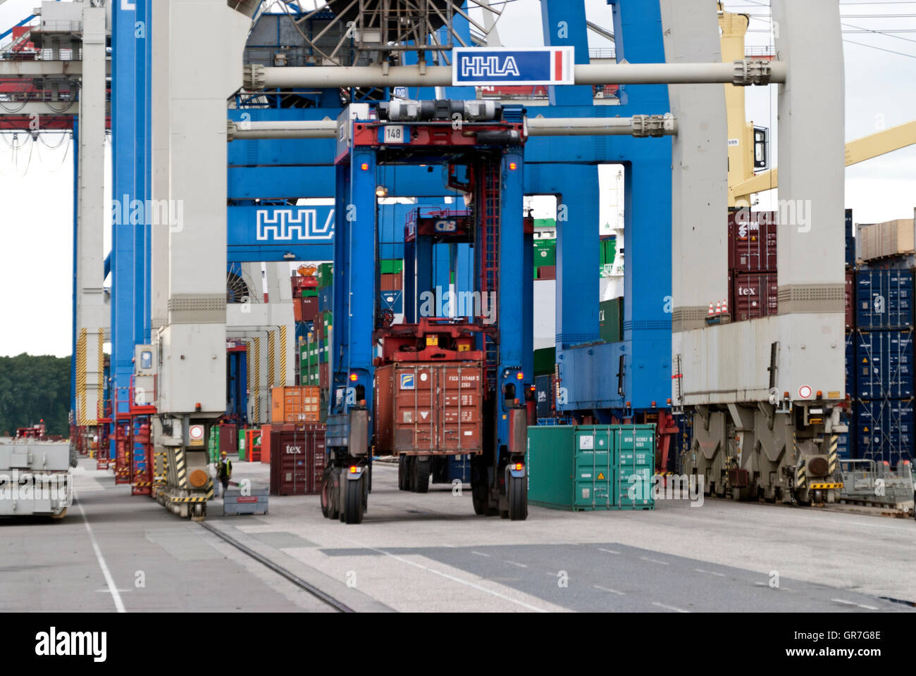 Container ships in germany hi-res stock photography and images - Alamy