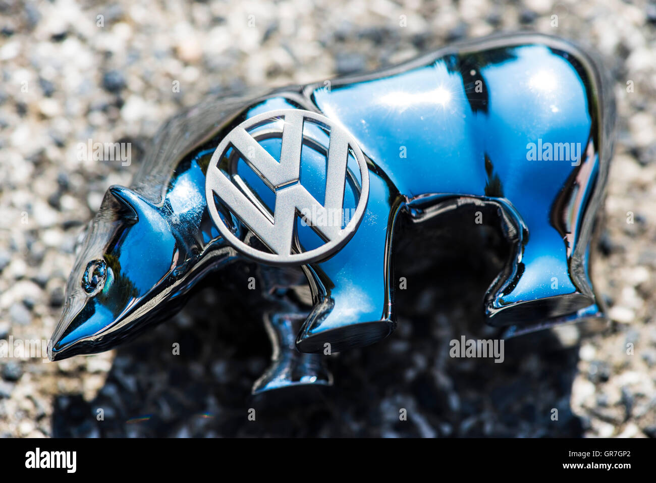 Vw symbol hi-res stock photography and images - Alamy