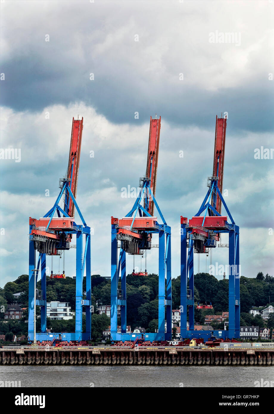 Load cranes hi-res stock photography and images - Alamy