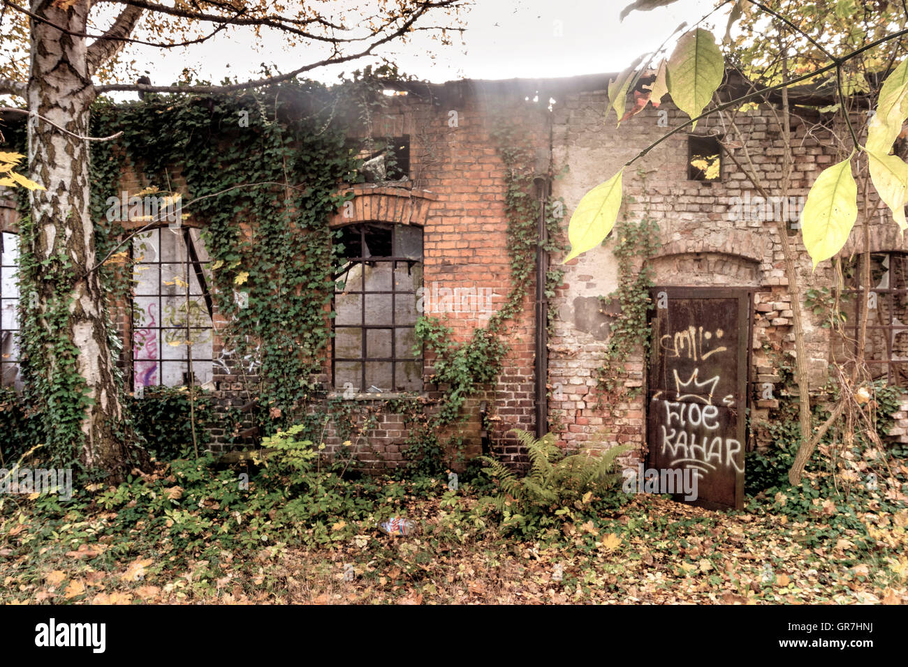 Derelict structures hi-res stock photography and images - Alamy