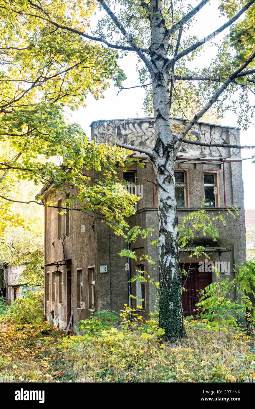 Orphaned door hi-res stock photography and images - Alamy