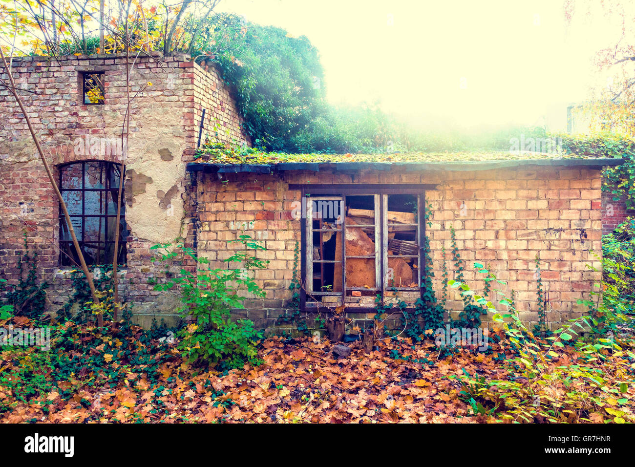 Derelict structures hi-res stock photography and images - Alamy