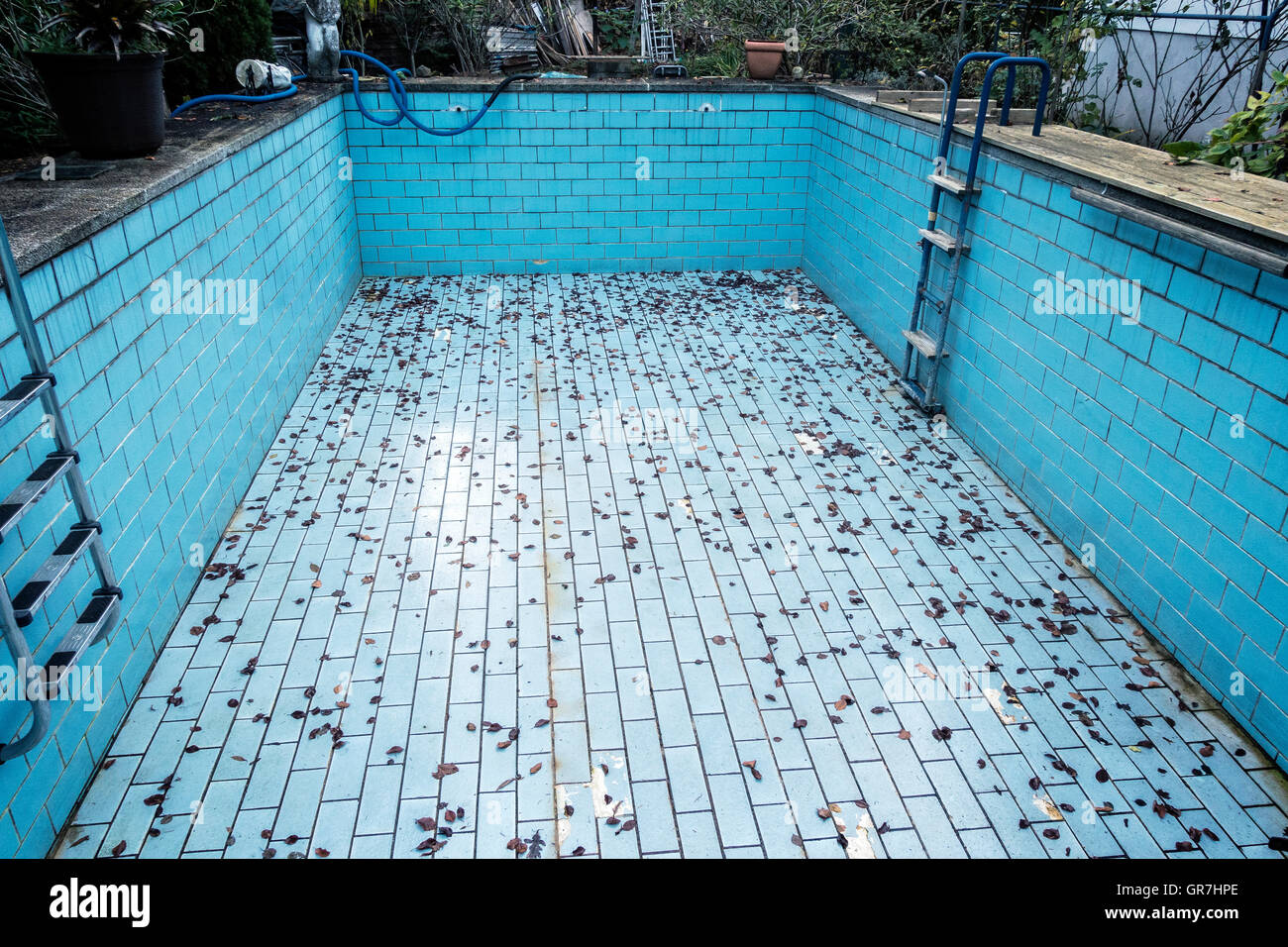 Unused swimming pool hi-res stock photography and images - Alamy