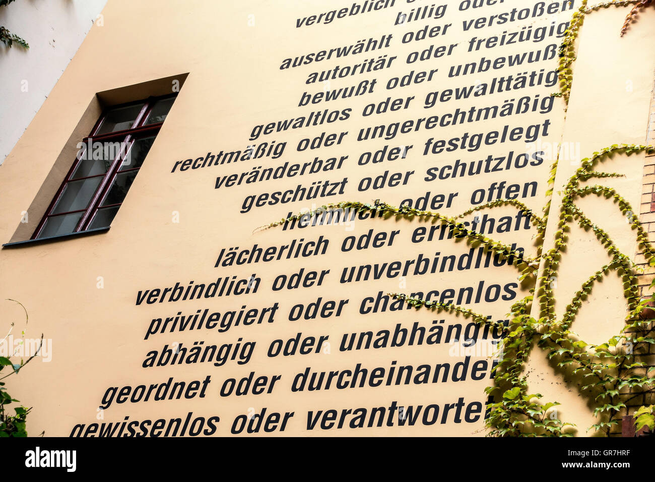 Contradictory signs hi-res stock photography and images - Alamy