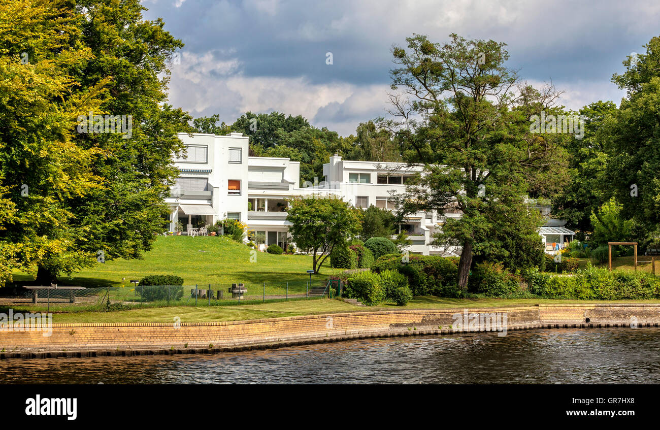 Living At The Lake Stock Photo - Alamy