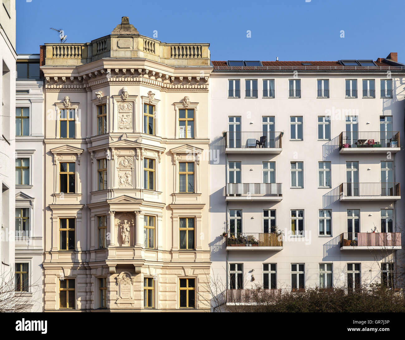 Berlin old tenement building hi-res stock photography and images - Alamy
