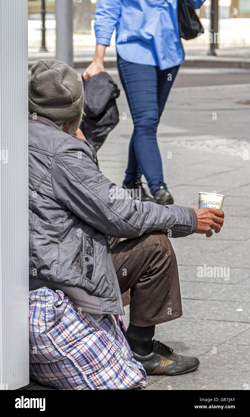 Romanian beggar hi-res stock photography and images - Alamy