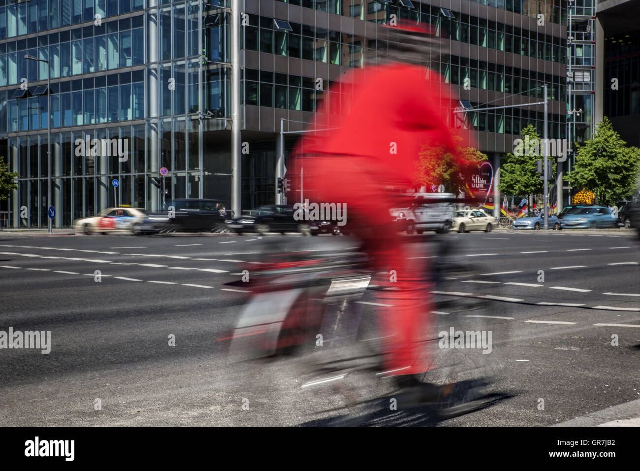 Streaker hi-res stock photography and images - Alamy