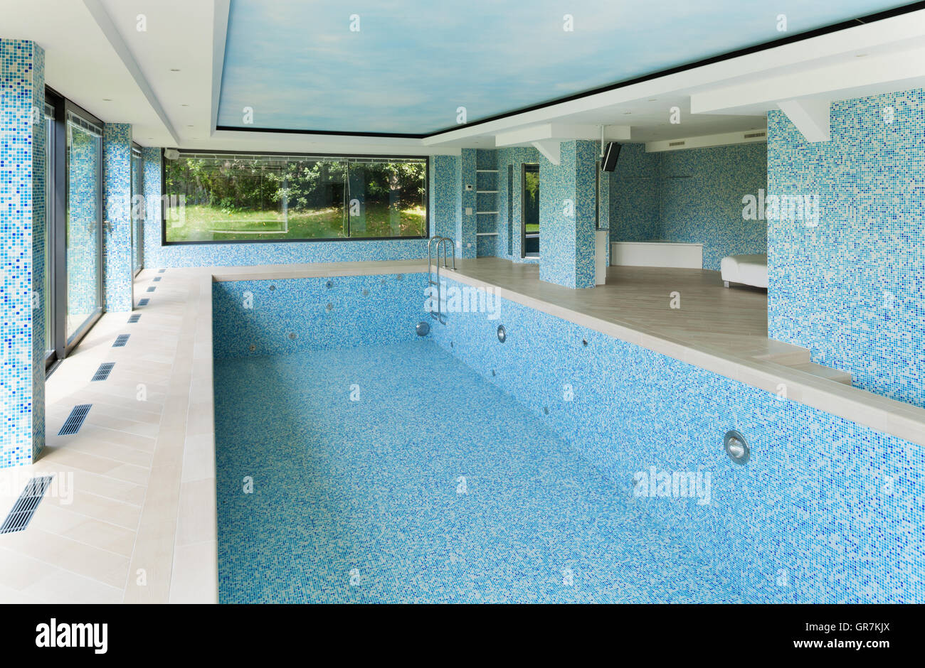 Empty swimming pool tiled floor hi-res stock photography and images - Alamy