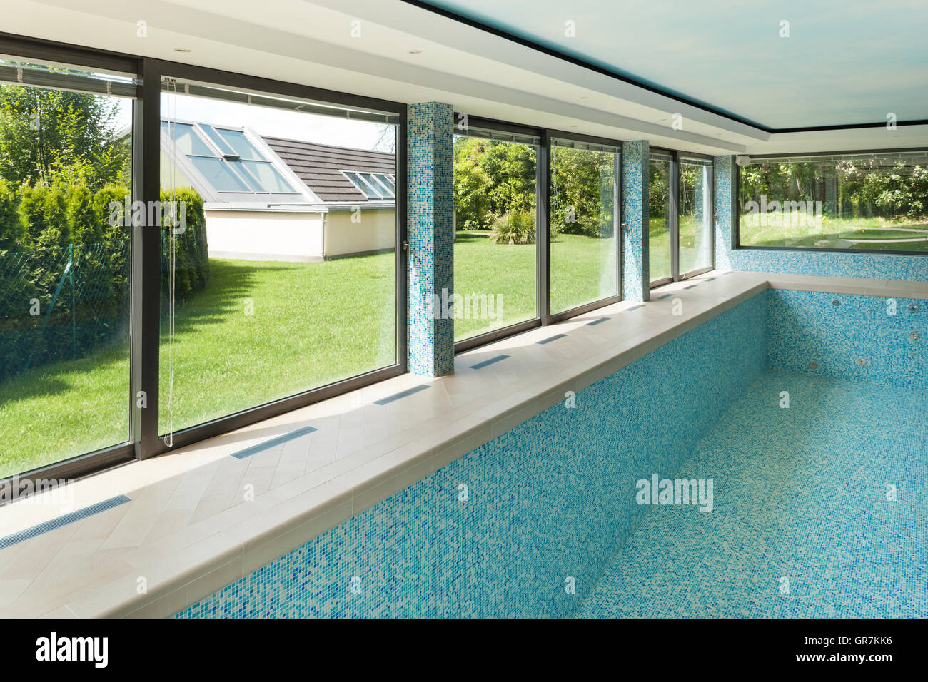 Empty indoor swimming pool hi-res stock photography and images - Alamy