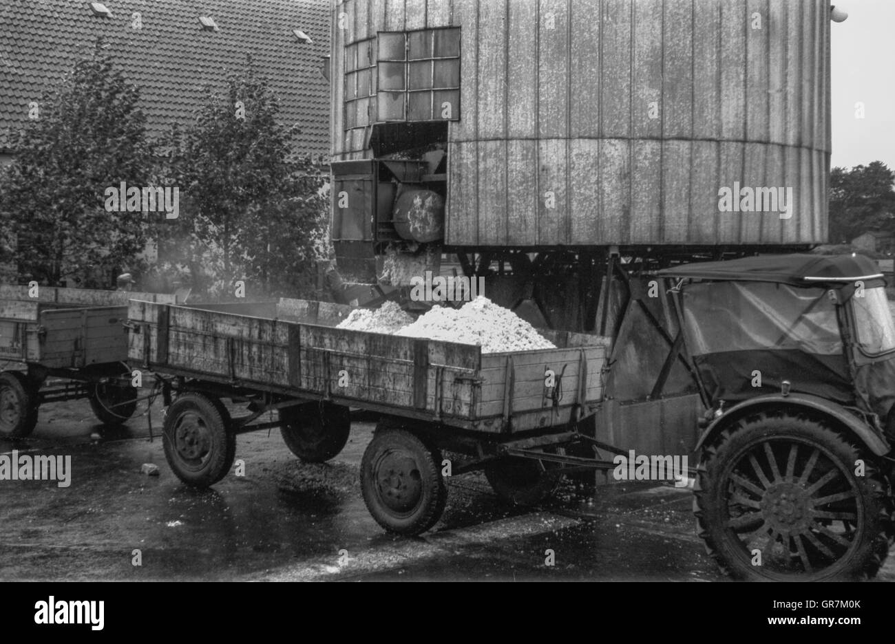 Transport potato hi-res stock photography and images - Alamy