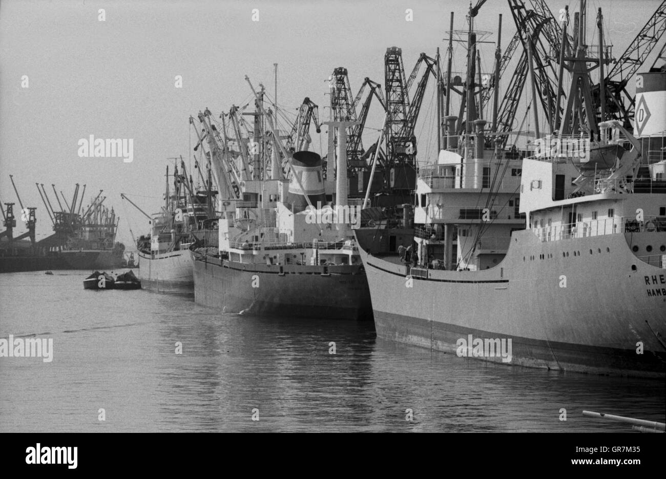 Bremen harbor hi-res stock photography and images - Alamy
