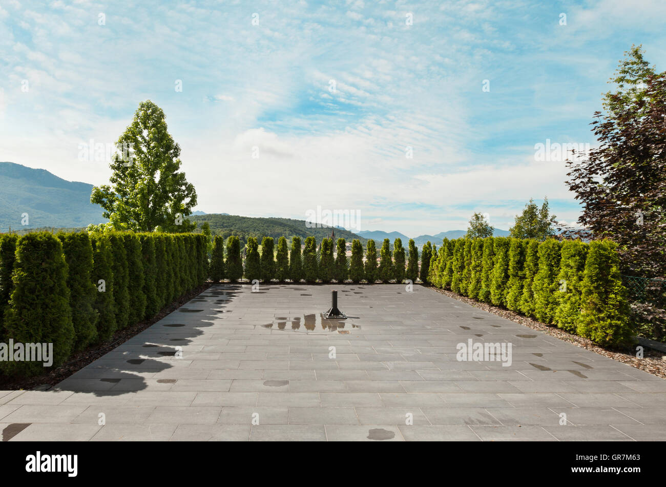 modern house with garden, external, view from patio Stock Photo - Alamy